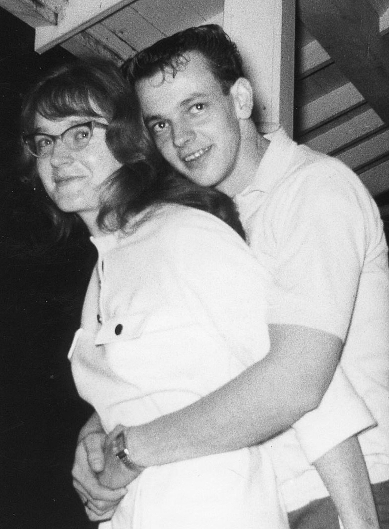 Robert Leroy Lowenstein | Barton Family Funeral Service